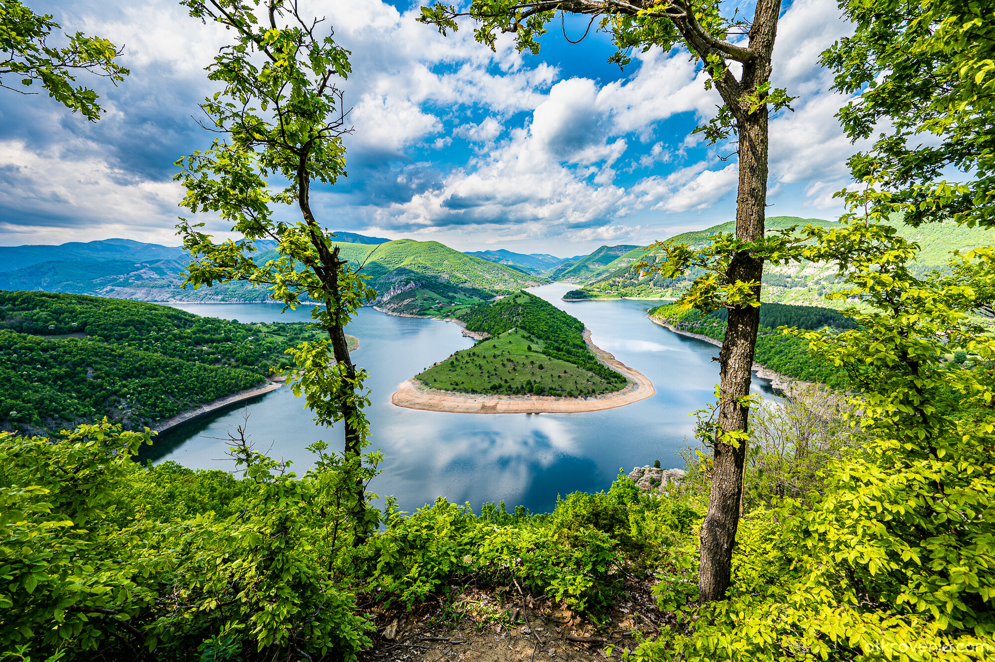 Меандрите на Арда на язовир Кърджали през пролетта - фото: Природа ...